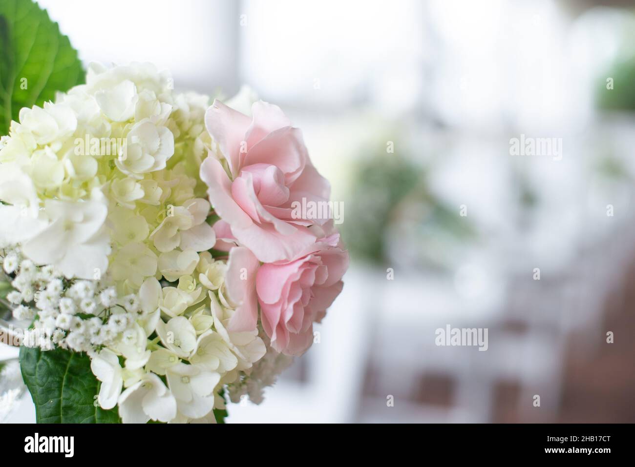 Beatiful pink roses and white hydrangea bridal bouquet Stock Photo - Alamy