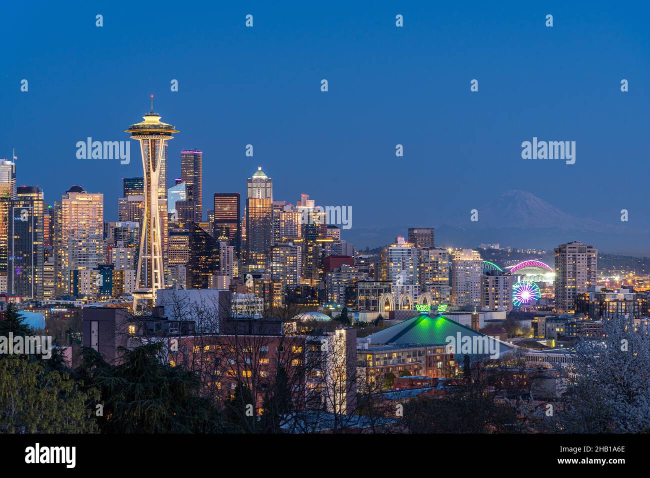 Aerial view of the cityscape of Seattle in the USA at night Stock Photo ...