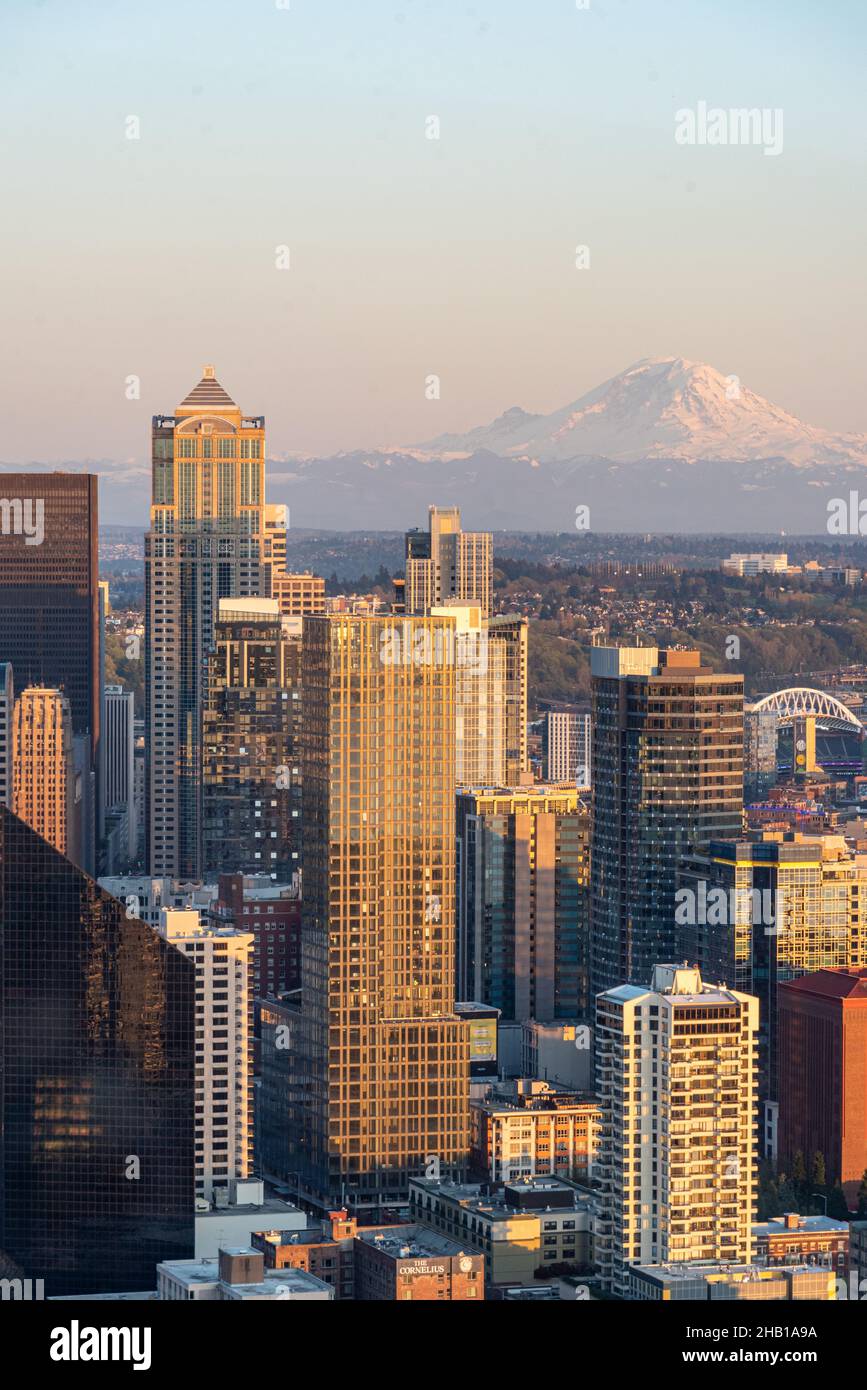 Seattle vertical view hi-res stock photography and images - Alamy