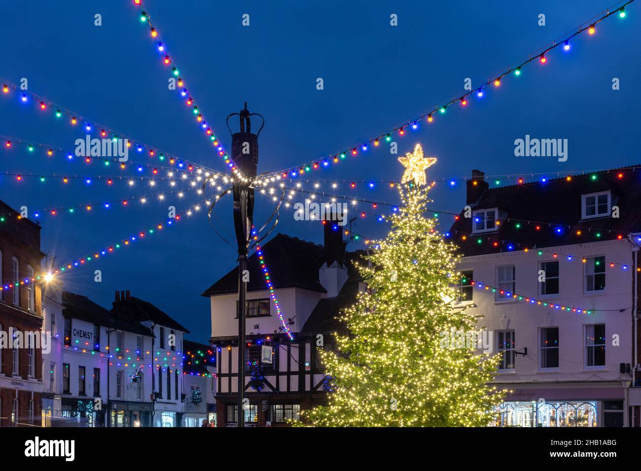 Market square romsey hi-res stock photography and images - Alamy