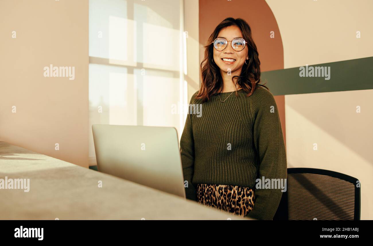 Friendly workplace hi-res stock photography and images - Alamy