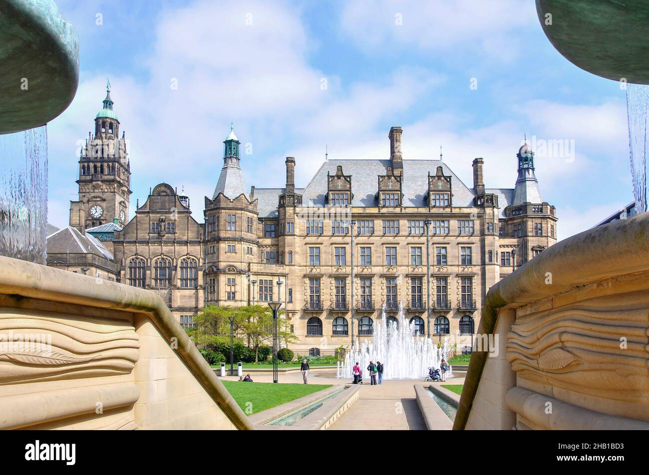 Peace Gardens and Sheffield Town Hall, Millennium Square, Sheffield ...