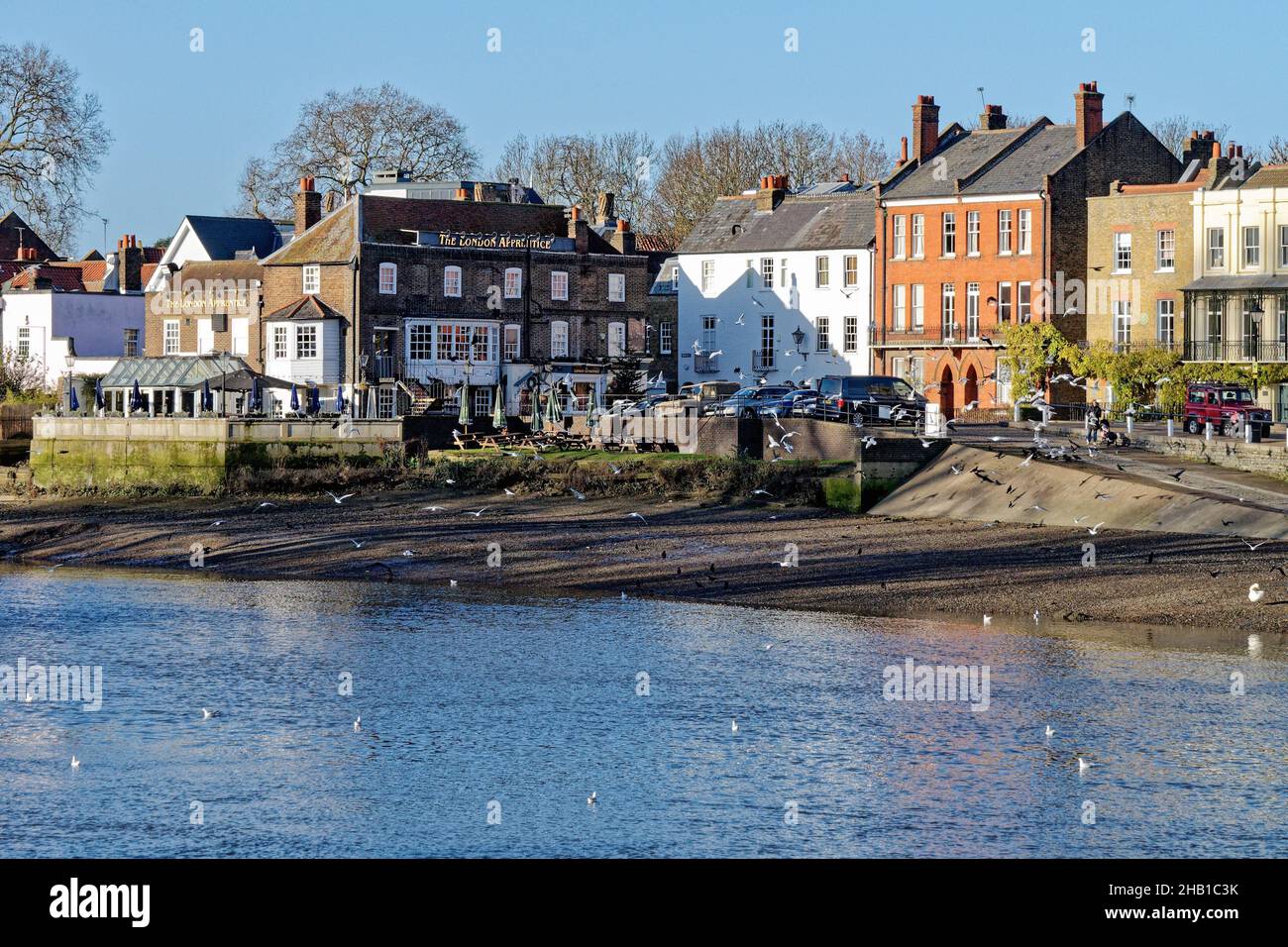 The riverside at Isleworth on a sunny winters day West London England ...