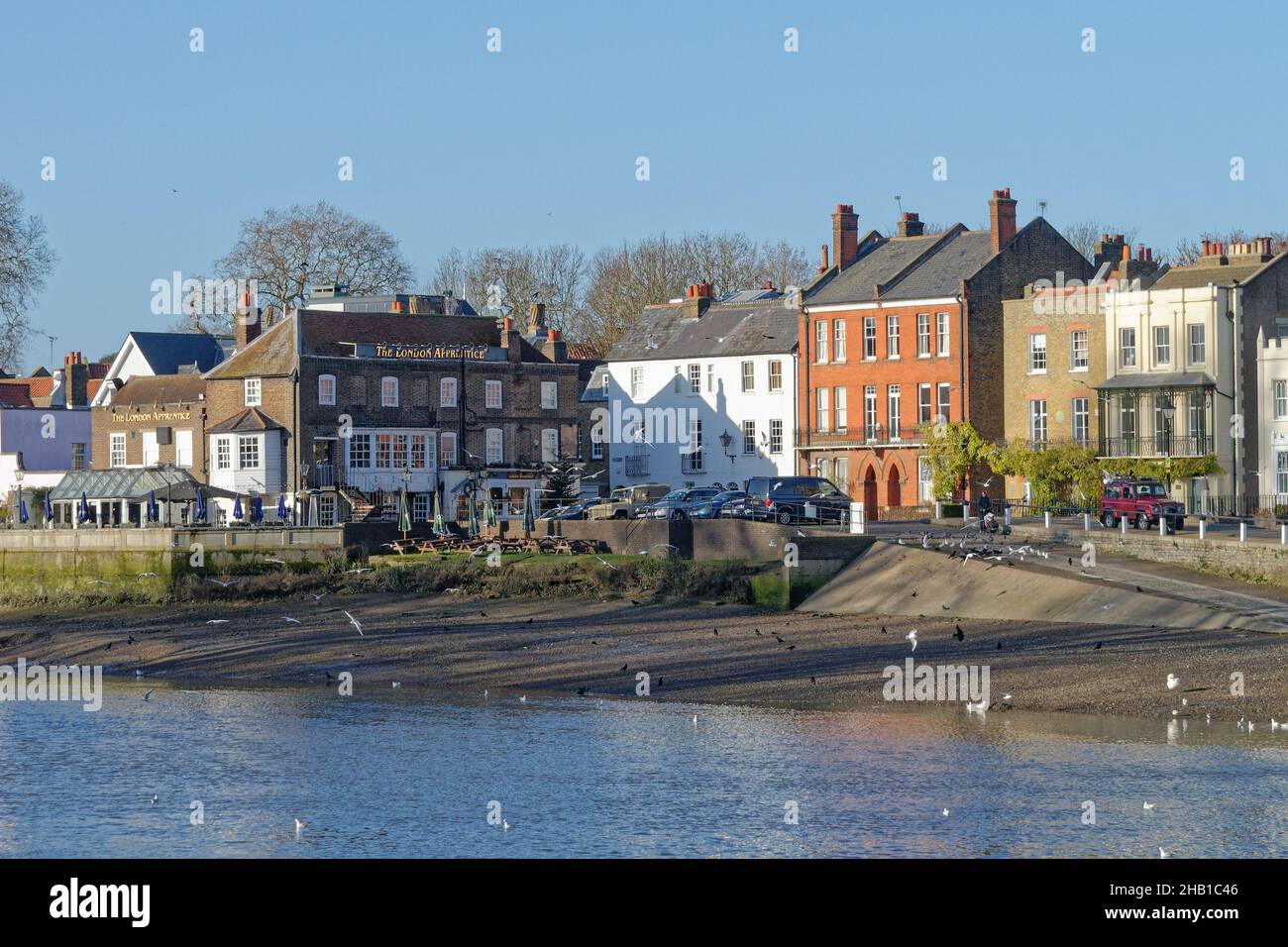 The riverside at Isleworth on a sunny winters day West London England ...