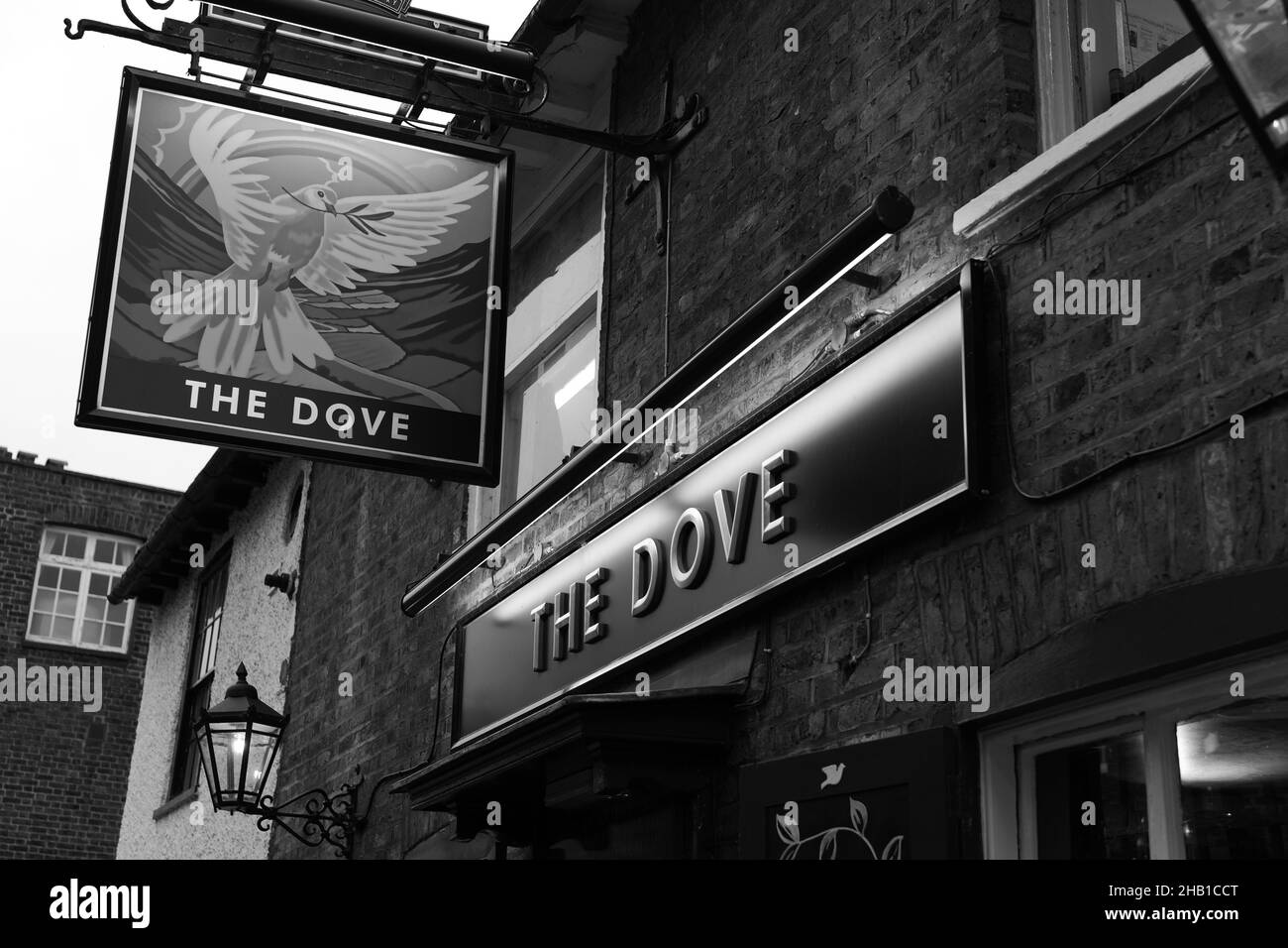 Dove pub hammersmith hi-res stock photography and images - Alamy
