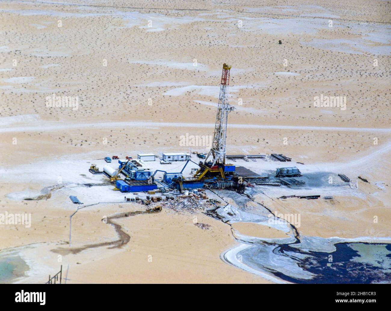 Oil industry in Ras Tanura area, Saudi Arabia, drilling rig in desert ...