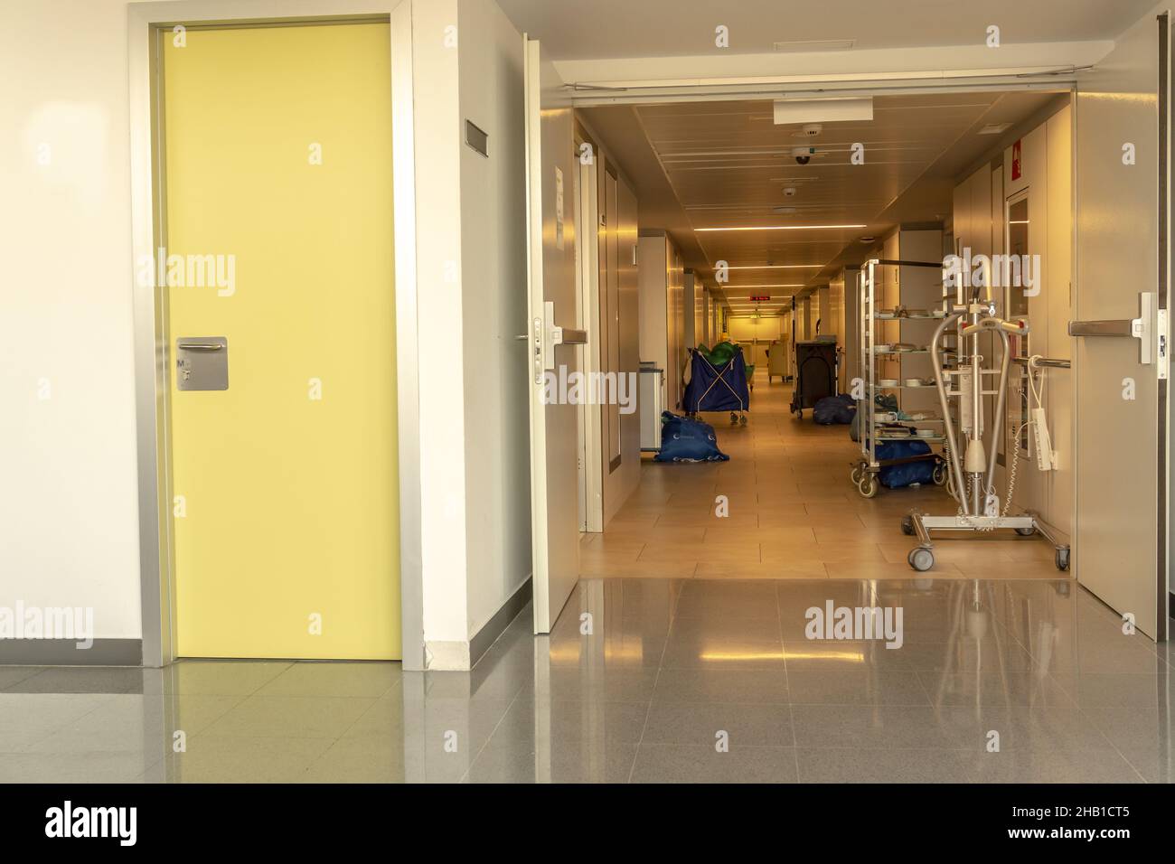 Hospital clinic environment hi-res stock photography and images - Alamy