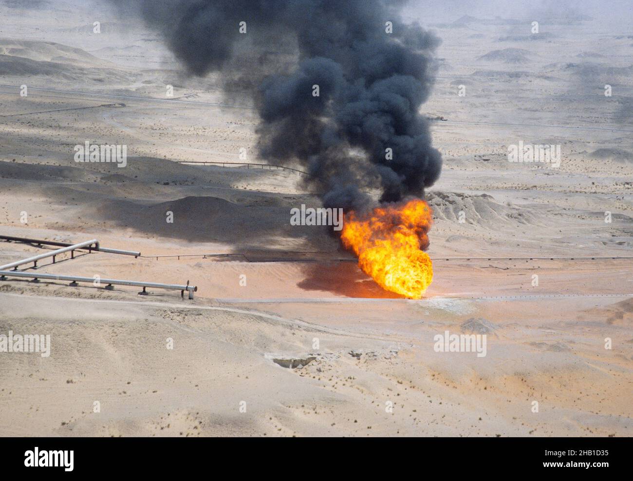 Saudi arabia oil flare hi-res stock photography and images - Alamy