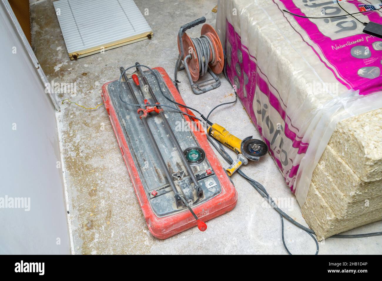 RUBI TS 70 plus tile cutting machine, DeWalt rotary grinder tool and ...