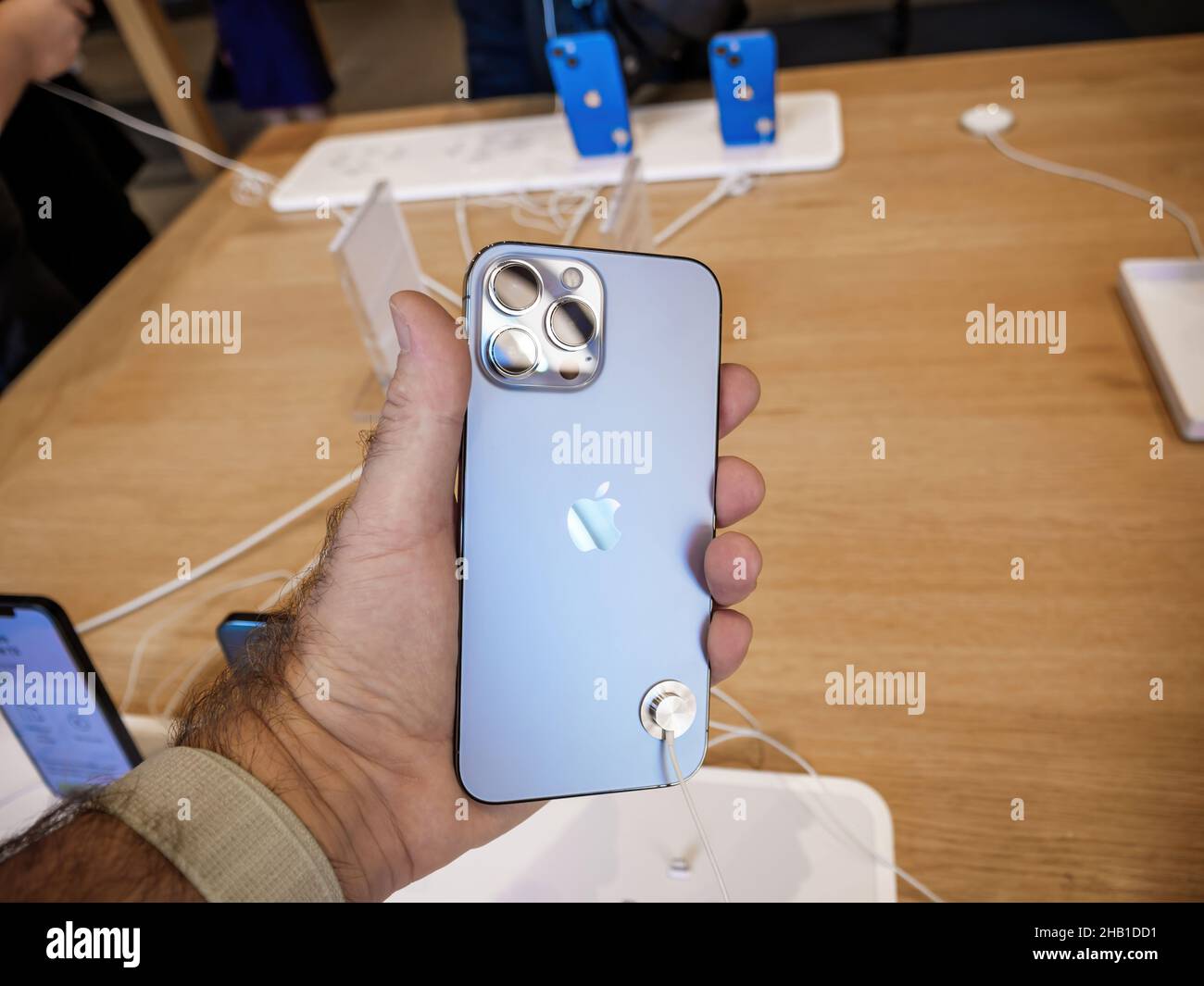 Iphone 13 pro ma hi-res stock photography and images - Alamy
