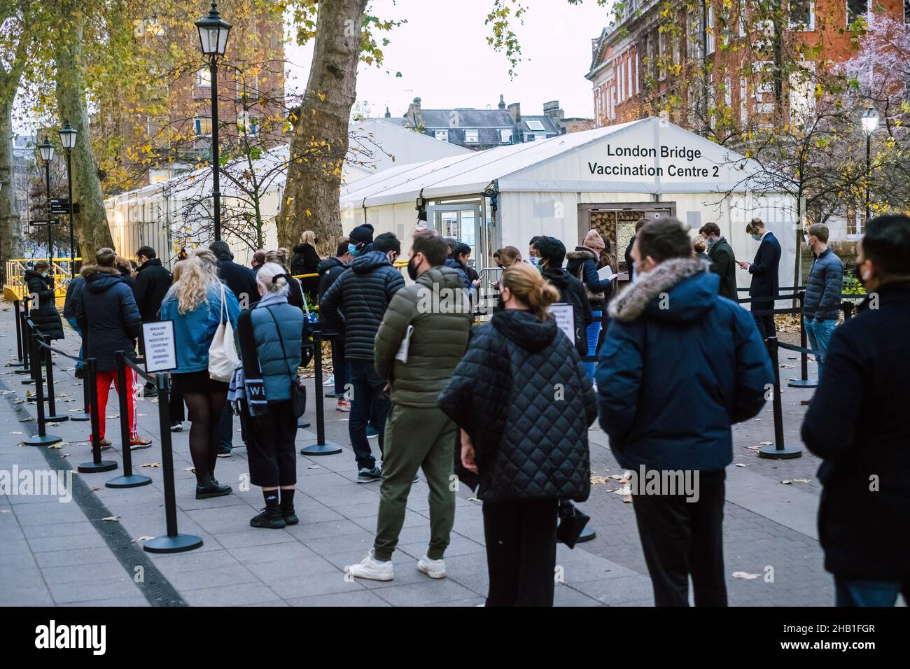 Long queue of people hi-res stock photography and images - Alamy