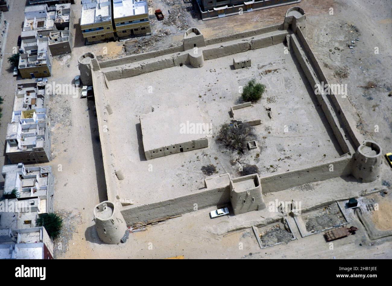 Saudi arabia adobe building hi-res stock photography and images - Alamy