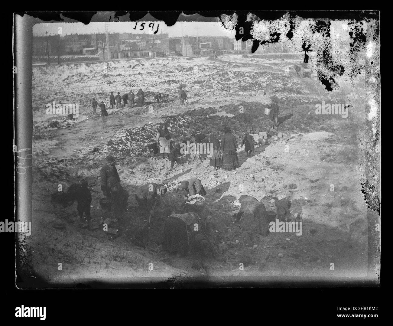 Glass pickers hi-res stock photography and images - Alamy