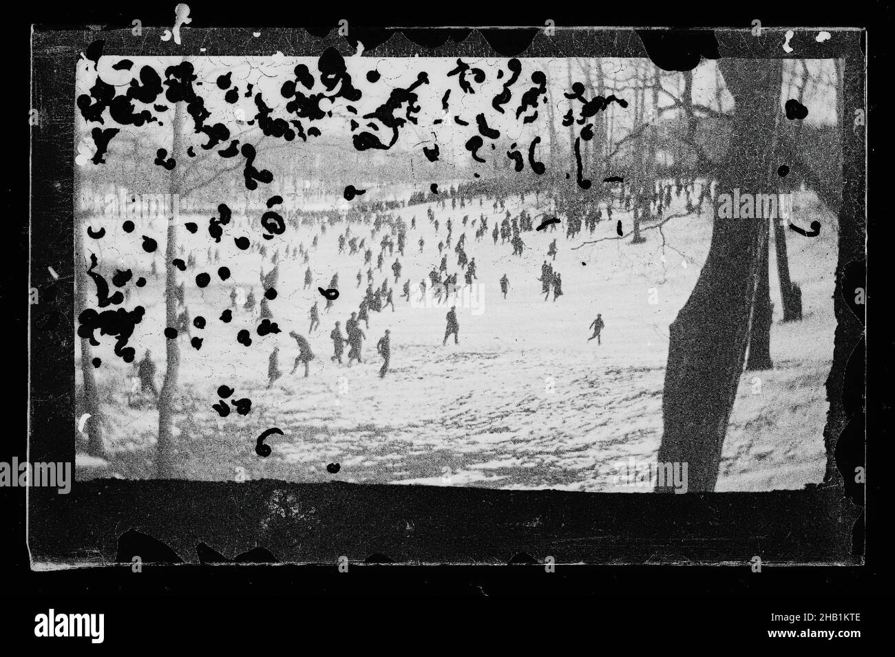 Sham battle crowd scattering hi-res stock photography and images - Alamy