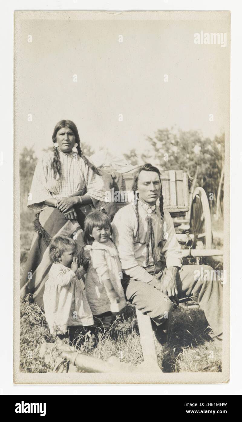 Family photograph 1900 hi-res stock photography and images - Alamy