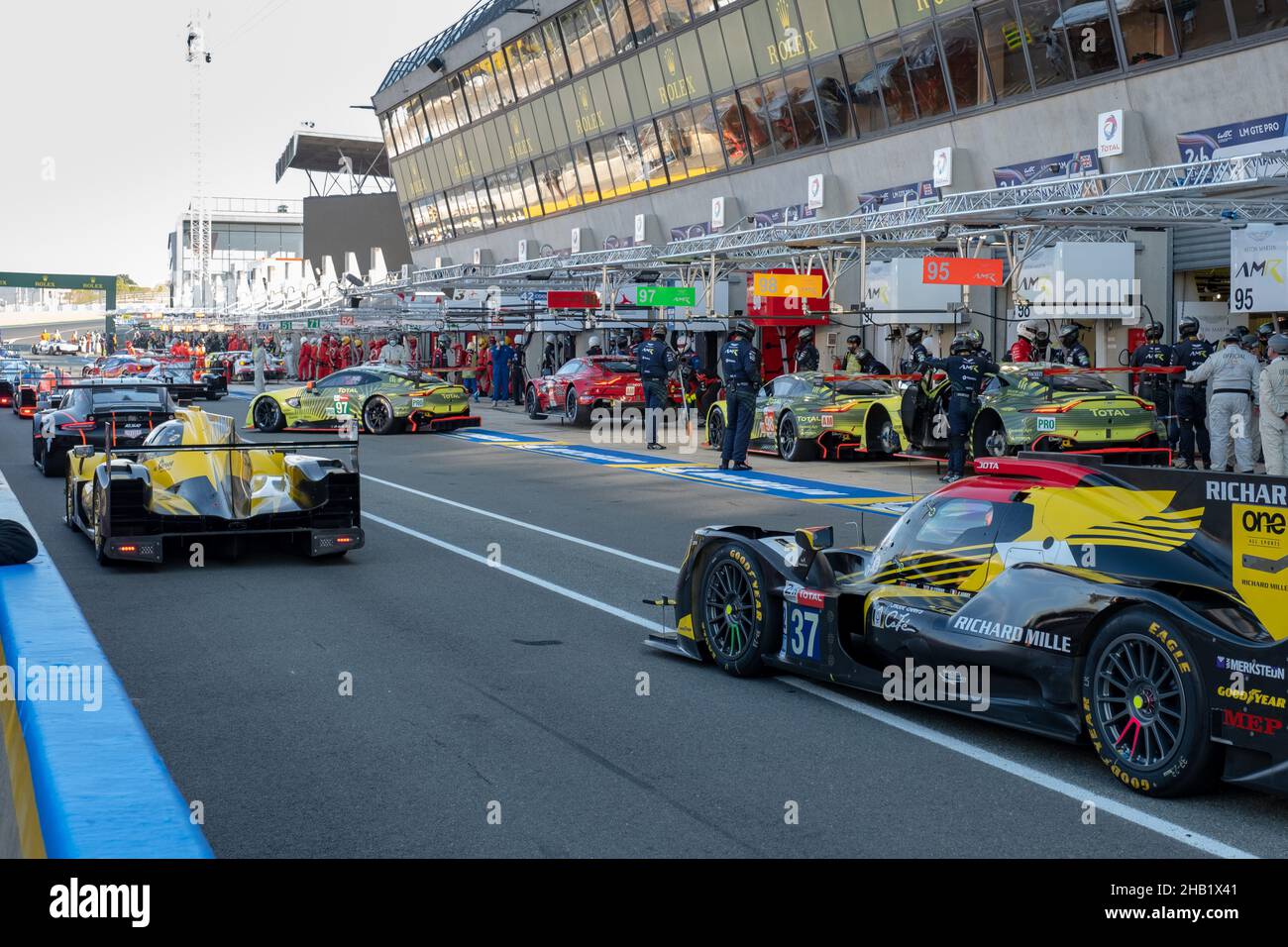 Crowded pitlane, 2020 FIA World Endurance Championship Season 8 Round 7 ...