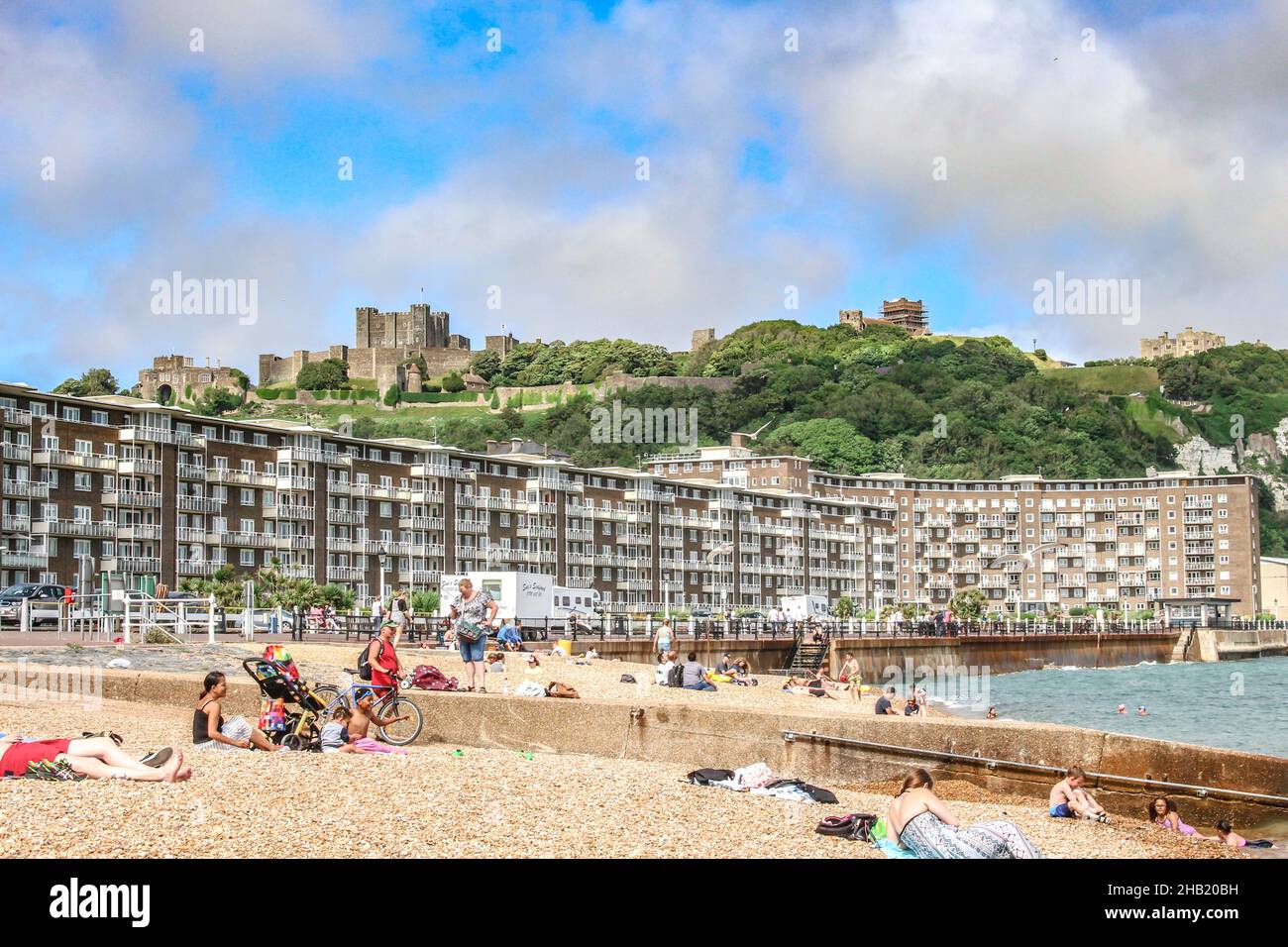 Medieval waterfront england hi-res stock photography and images - Alamy
