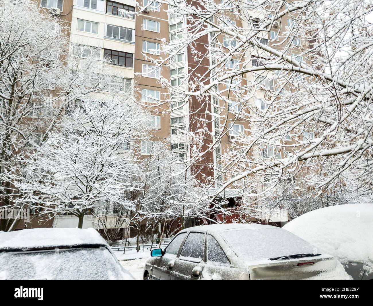 Car in Moscow during heavy snowfall in Russia Stock Photo - Alamy