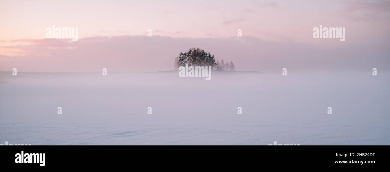 Pink sunset hi-res stock photography and images - Alamy