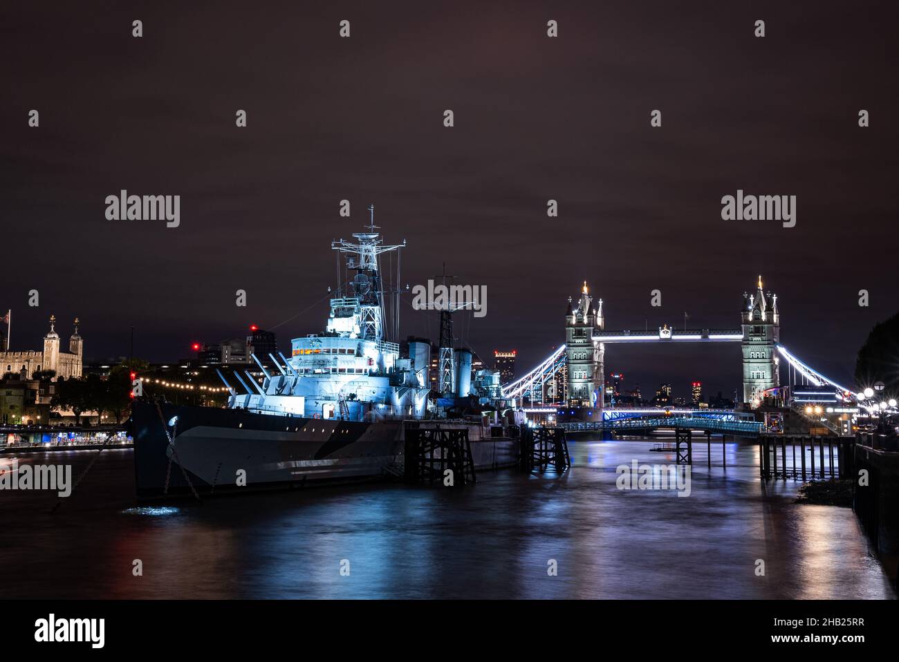 Iconic Tower Bridge view connecting London with Southwark over Thames ...