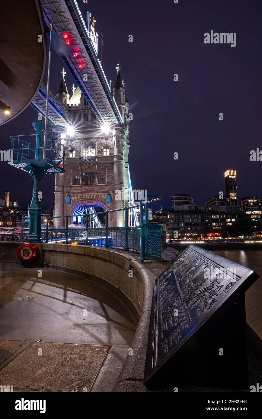 Iconic Tower Bridge view connecting London with Southwark over Thames ...