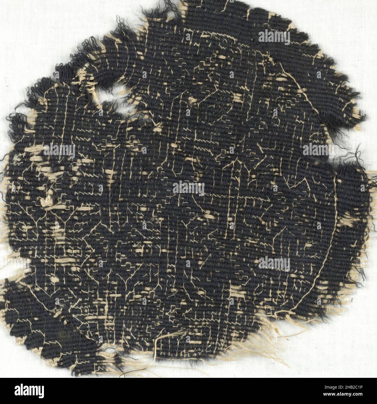 Roundel with Geometric Decoration, Coptic, Flax, wool, 5th-7th century ...