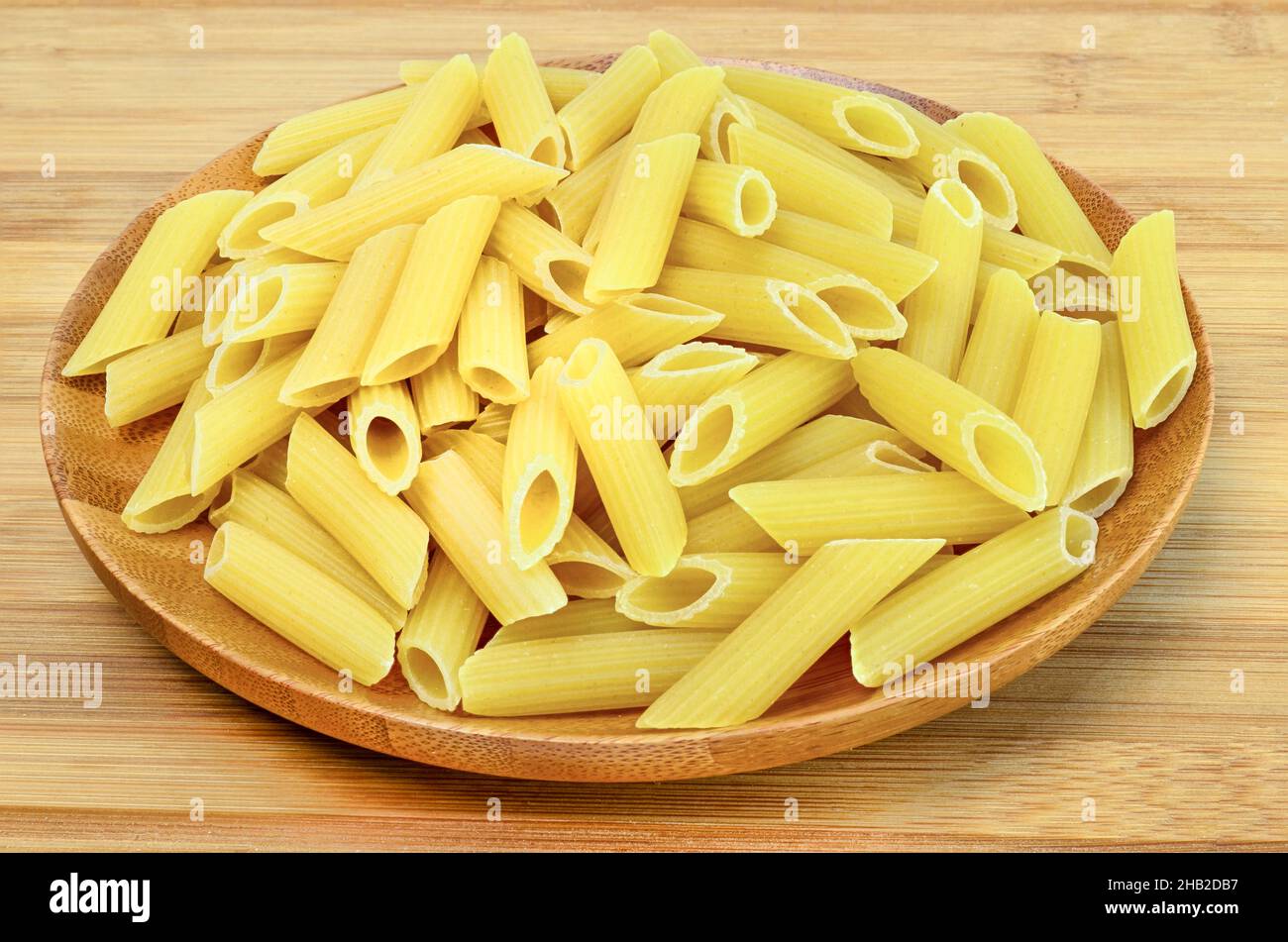 White plate uncooked nest hi-res stock photography and images - Alamy