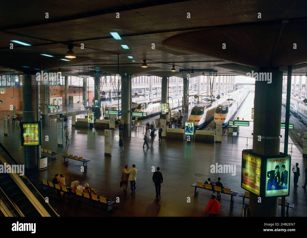 INTERIOR-ANDEN Y VIA. Location: ESTACION DE ATOCHA. MADRID. SPAIN Stock ...