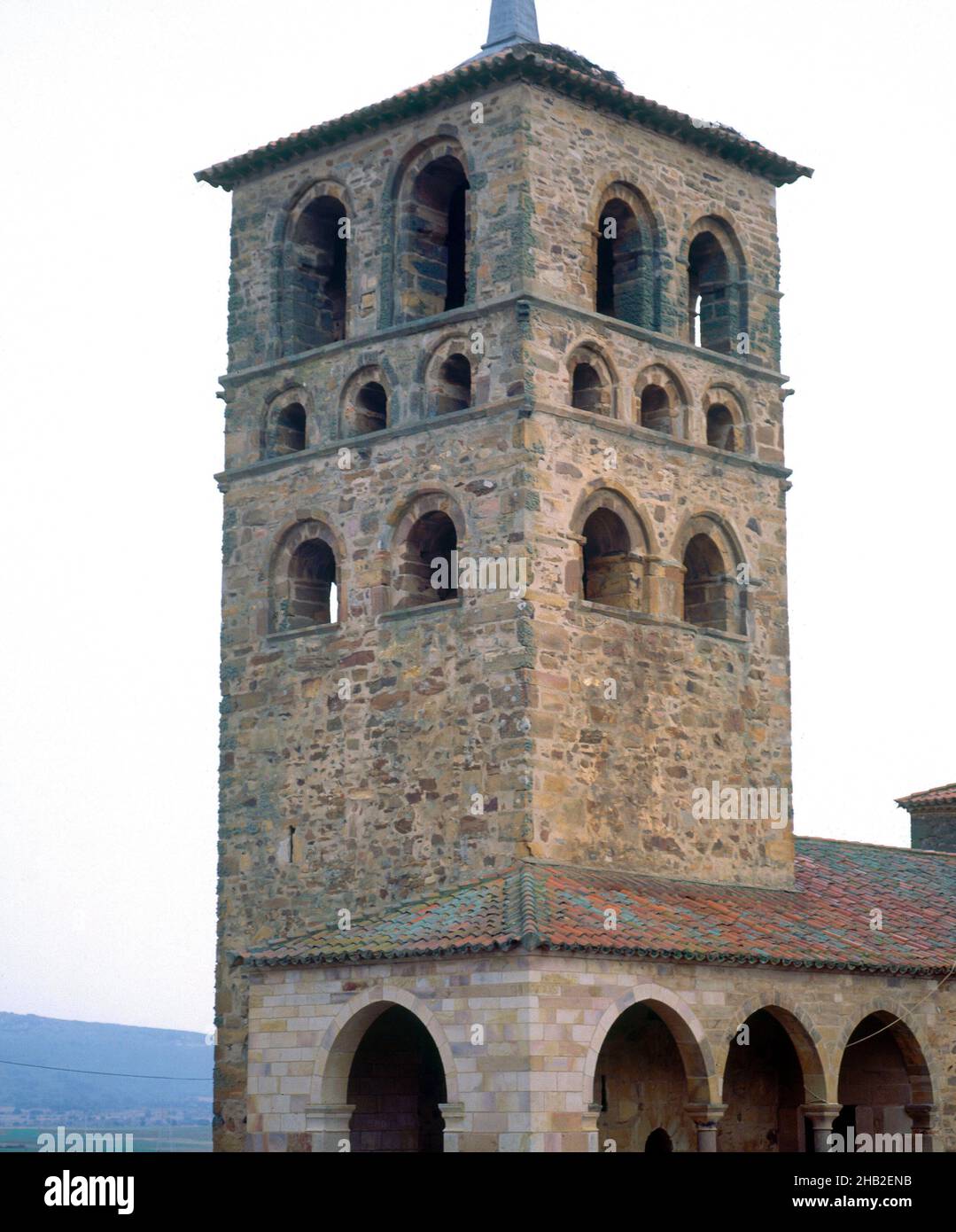 EXTERIOR-TORRE:CUADRADA CON VENTANAS DE ARCOS DE MEDIO PUNTO-S XII ...