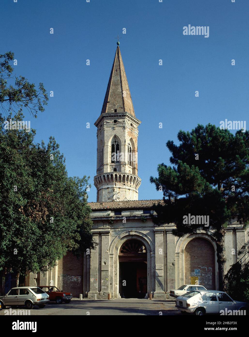 EXTERIOR-FACHADA CON TORRE. Location: FUND INSTRUCCION AGRARIA. PERUSA ...