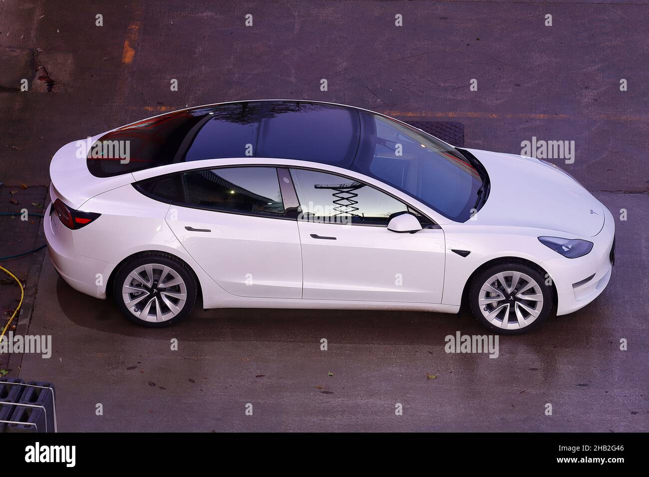 Electric tesla car hi-res stock photography and images - Alamy