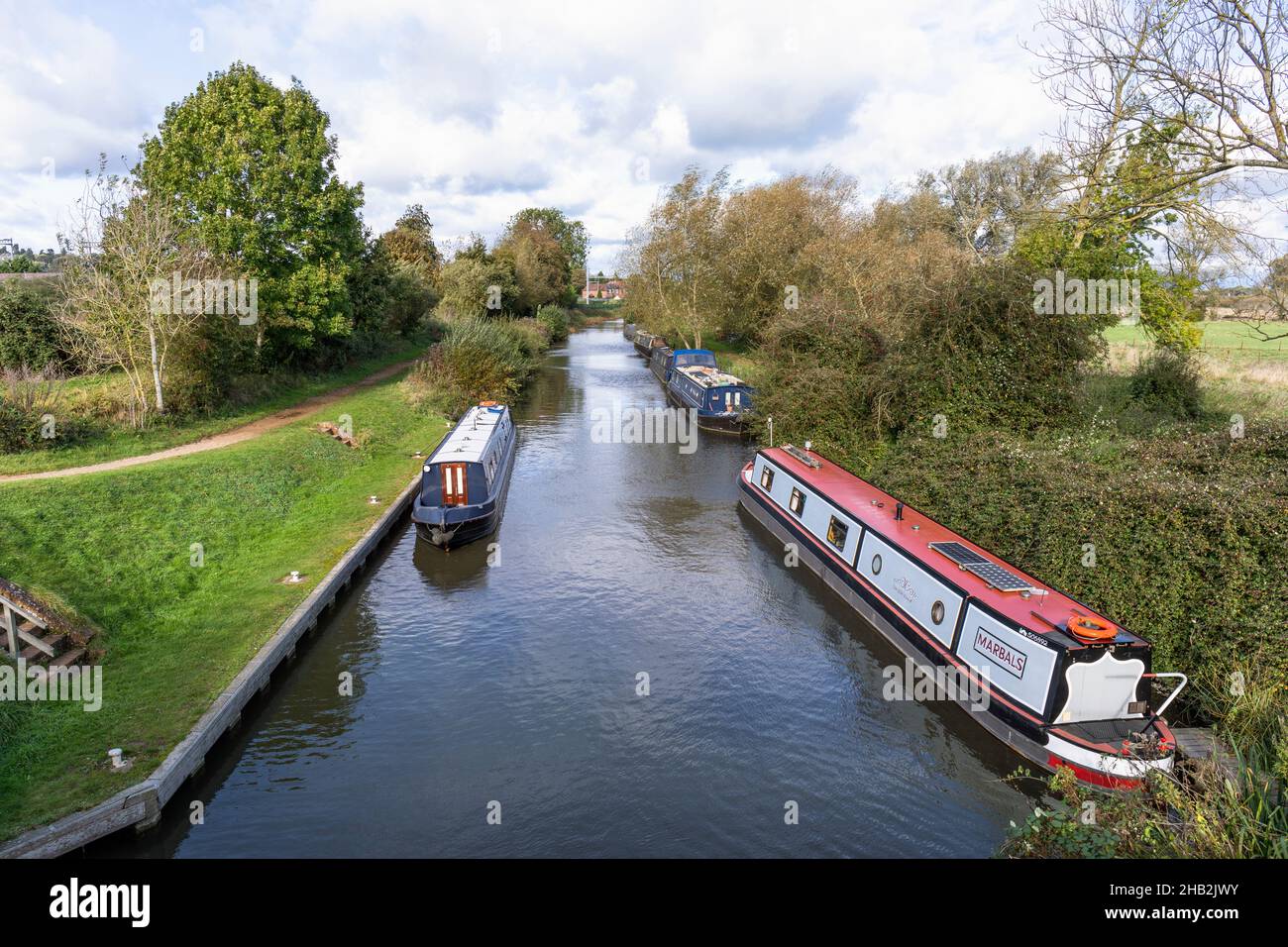 UK, England, Berkshire, Lower Padworth, The Kennet & Avon Canal with ...