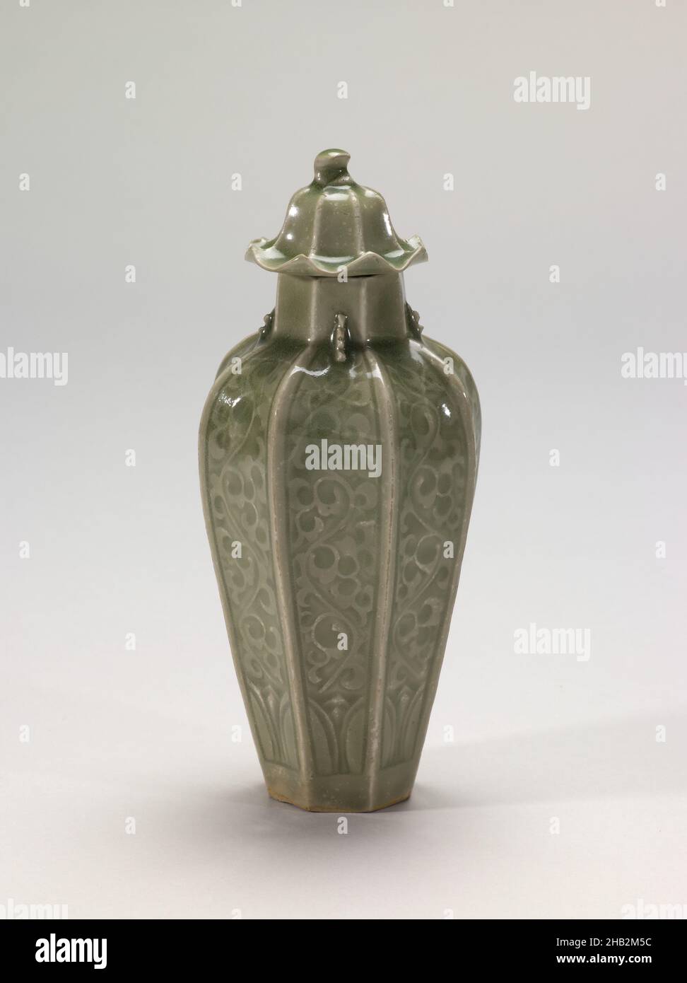 Covered octagonal vase hi-res stock photography and images - Alamy