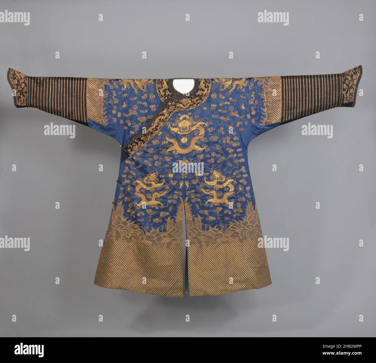Manchu Man's Semiformal Court Robe, Chinese, Qing dynasty, 1644–1911 ...