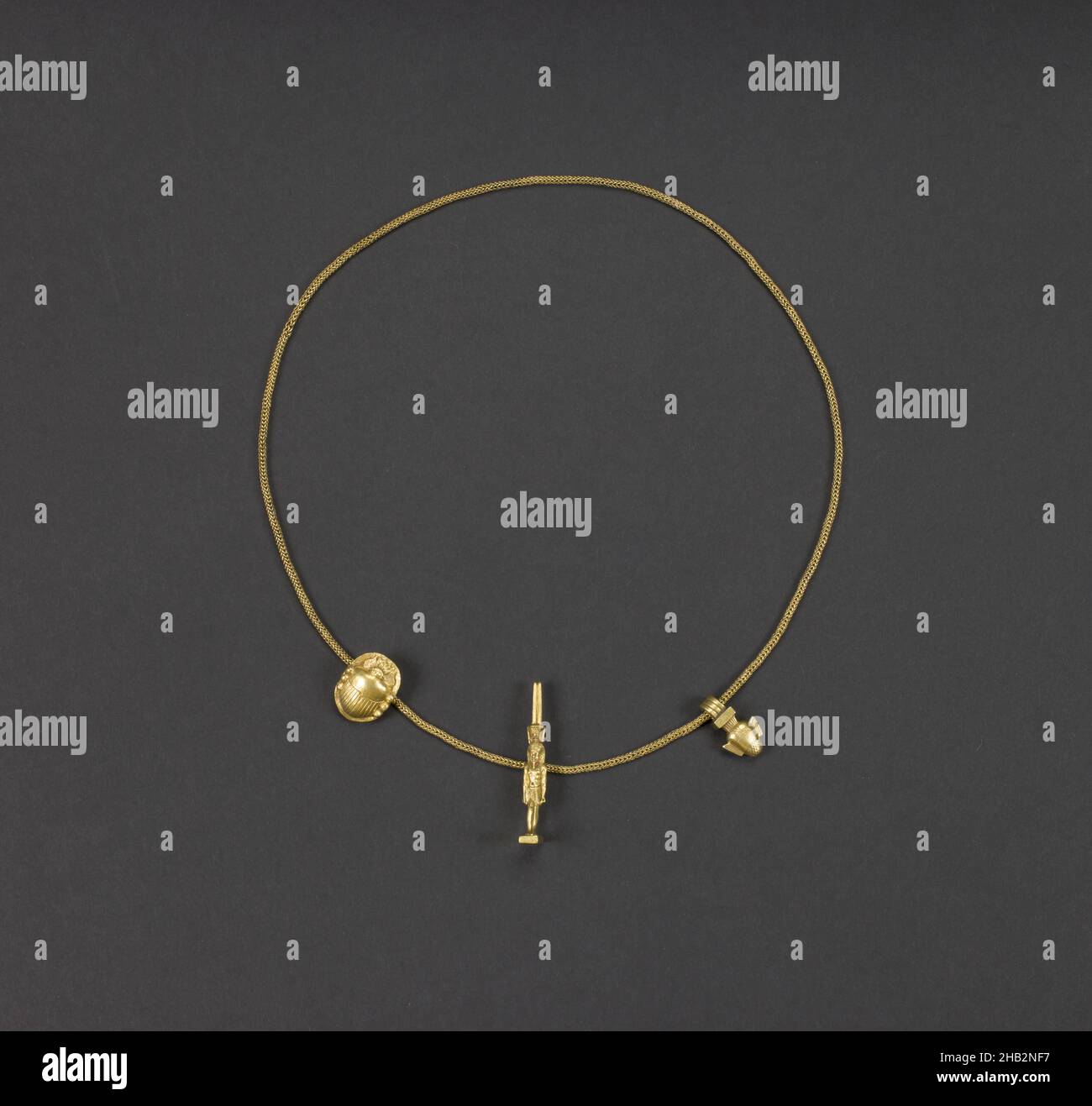 Gold jewelry egyptian chain hi-res stock photography and images - Alamy