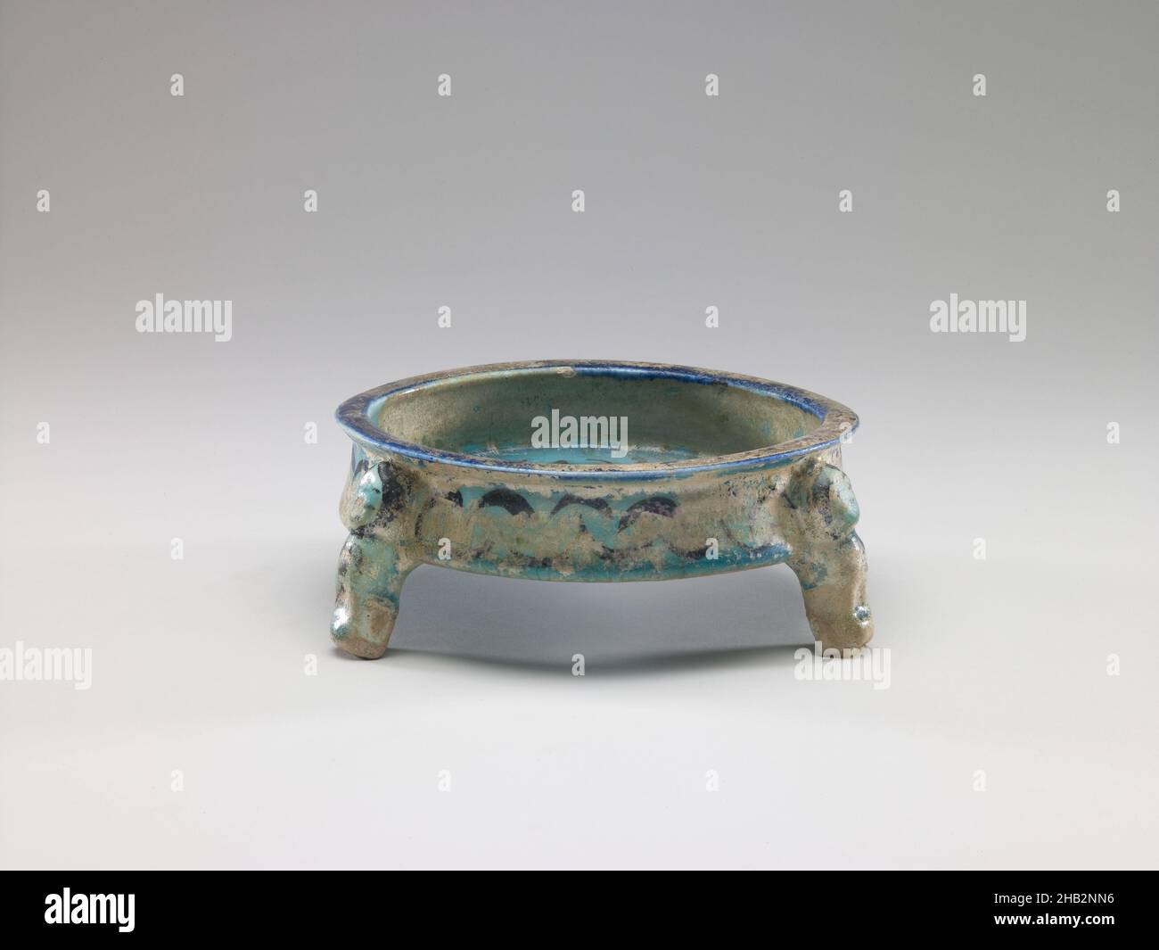 Persian ceramics hi-res stock photography and images - Alamy