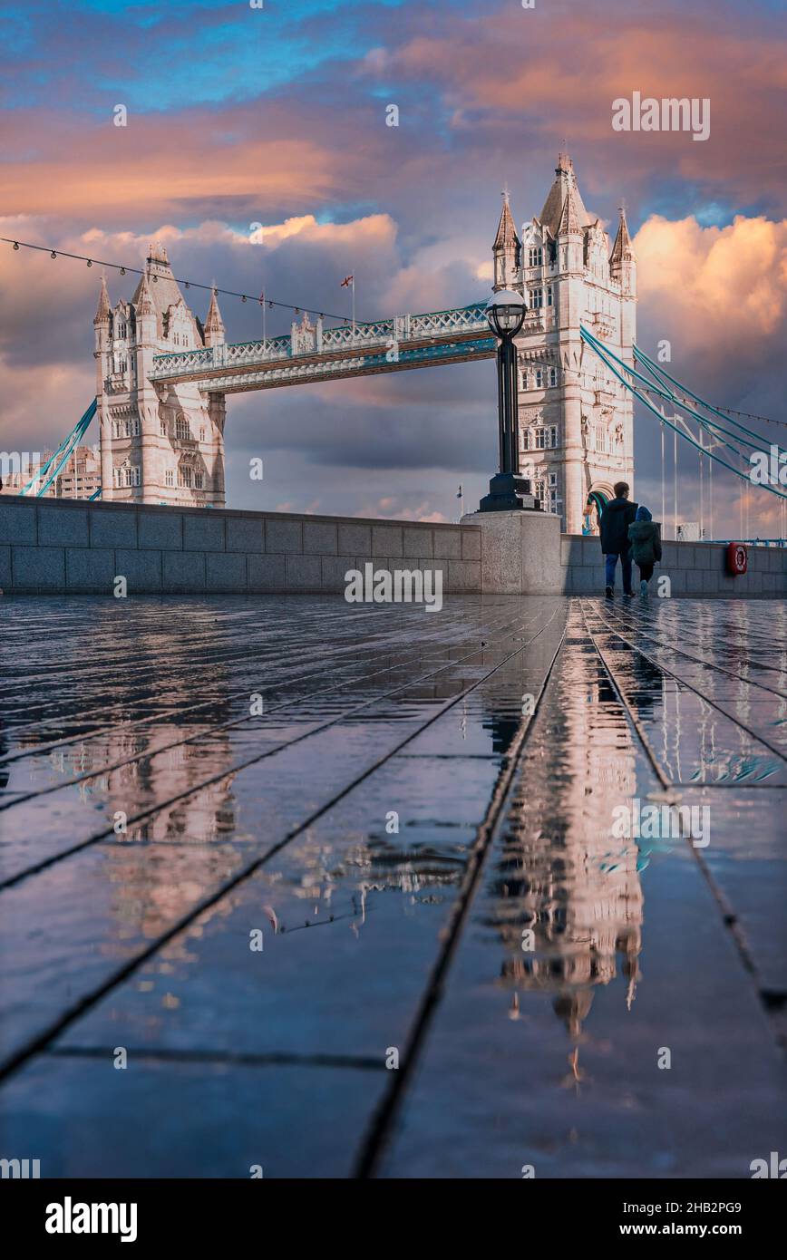 Iconic Tower Bridge view connecting London with Southwark over Thames ...