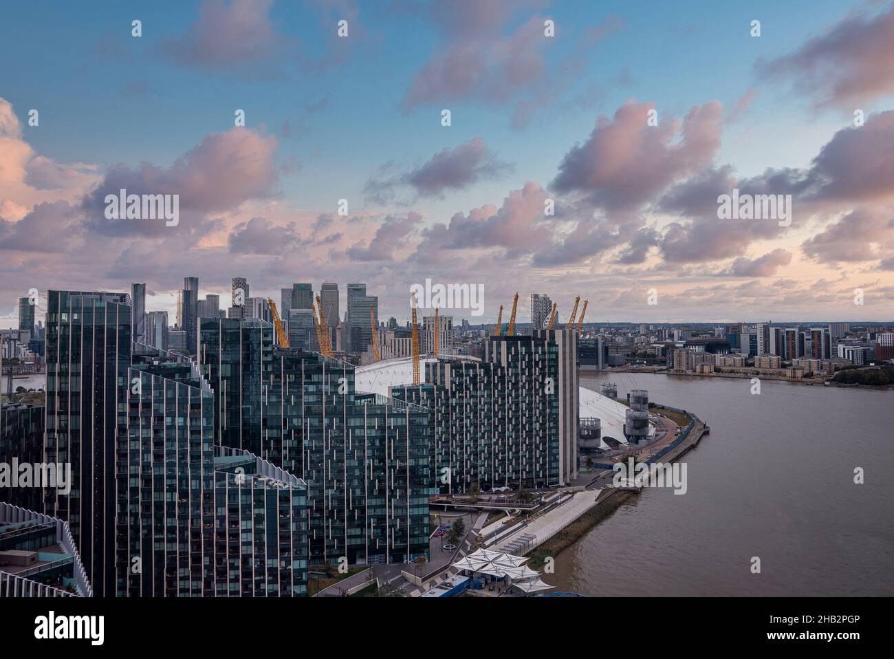 Uk london view o2 02 dome river hi-res stock photography and images - Alamy