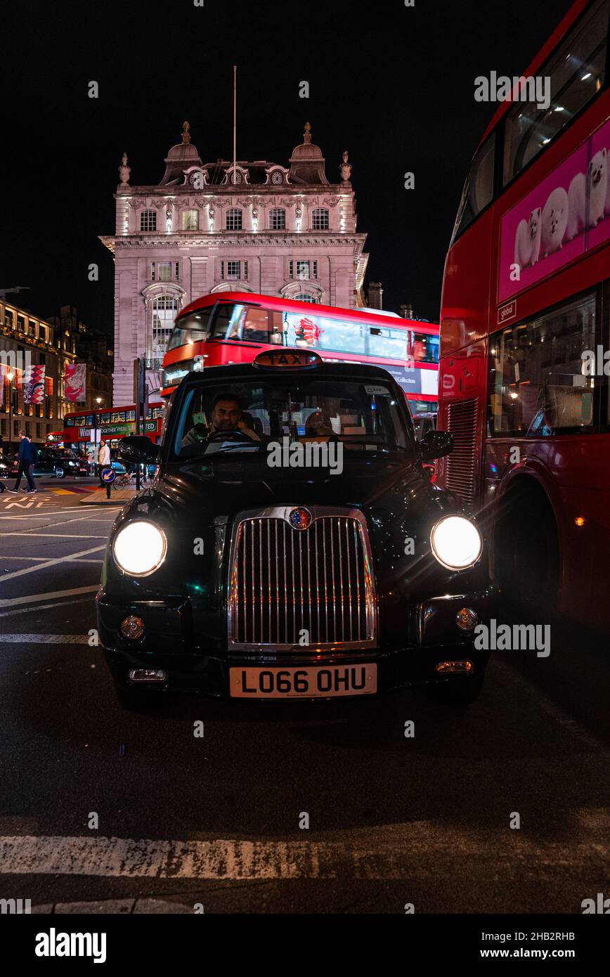 London cab front view. Classical taxi cab in London Stock Photo - Alamy