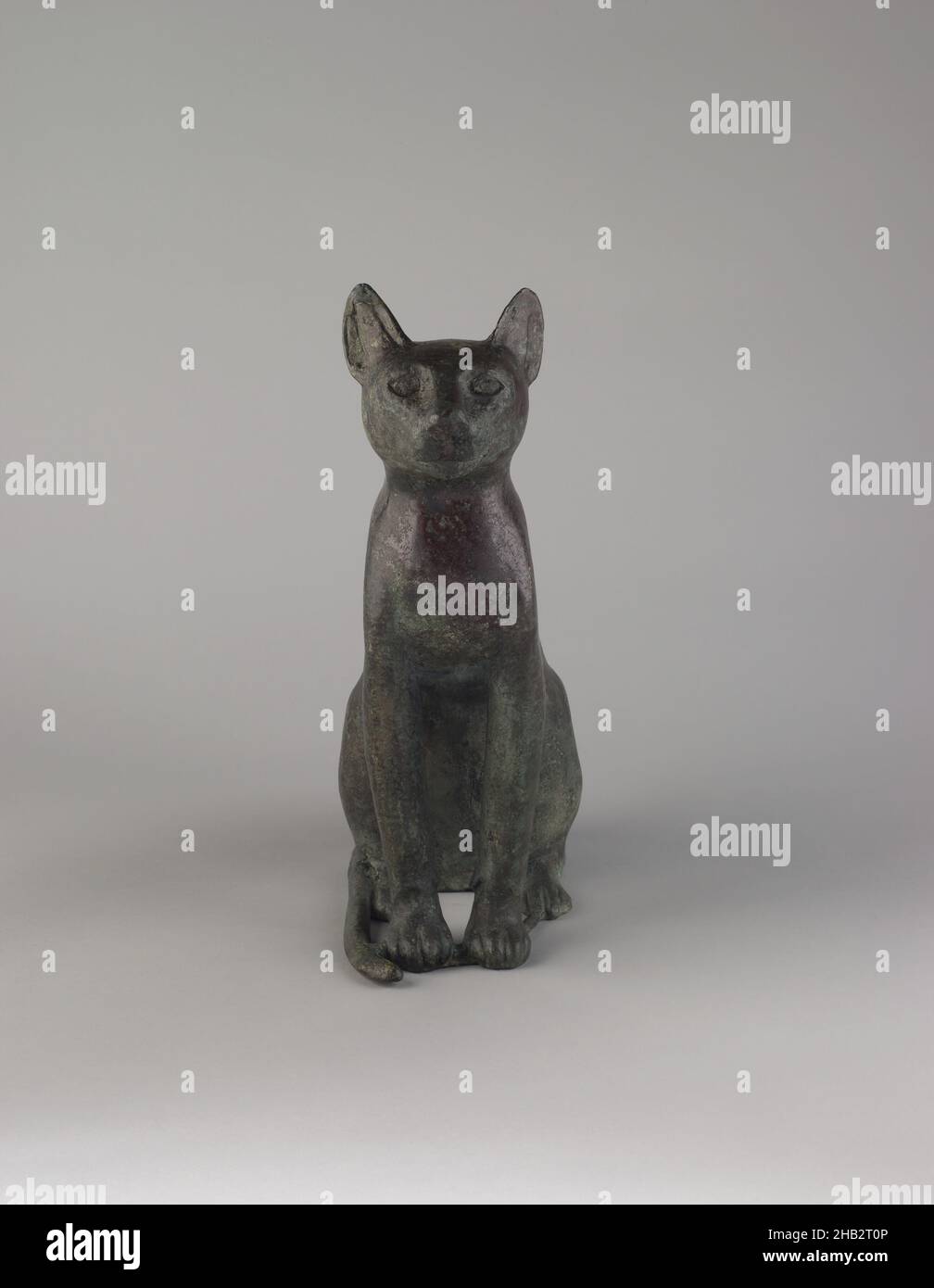 Egyptian cat sculpture hi-res stock photography and images - Alamy
