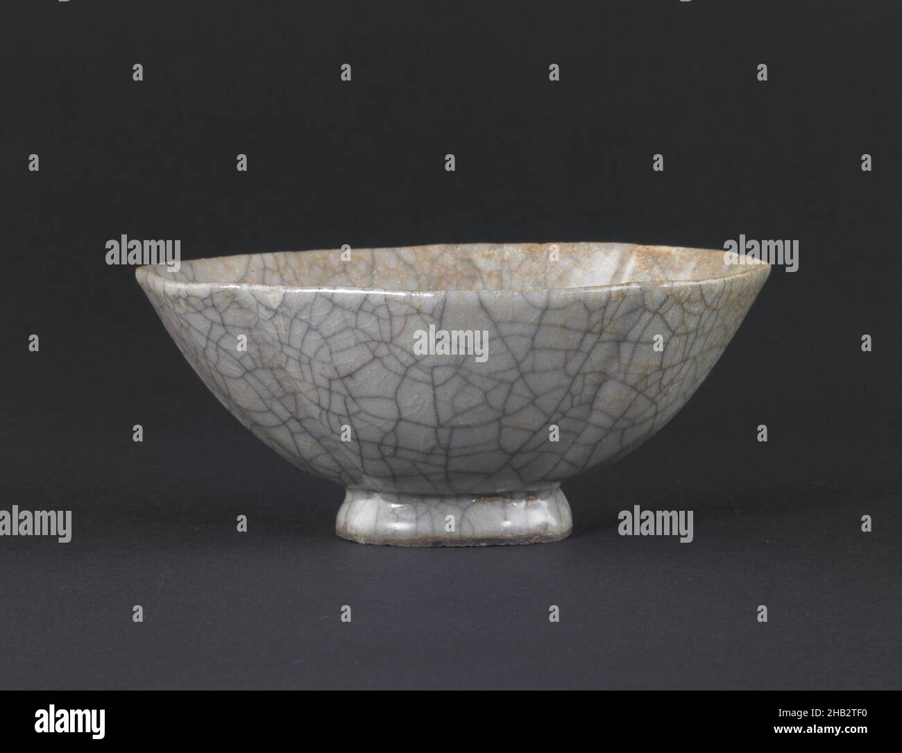 Guan ware stoneware hi-res stock photography and images - Alamy