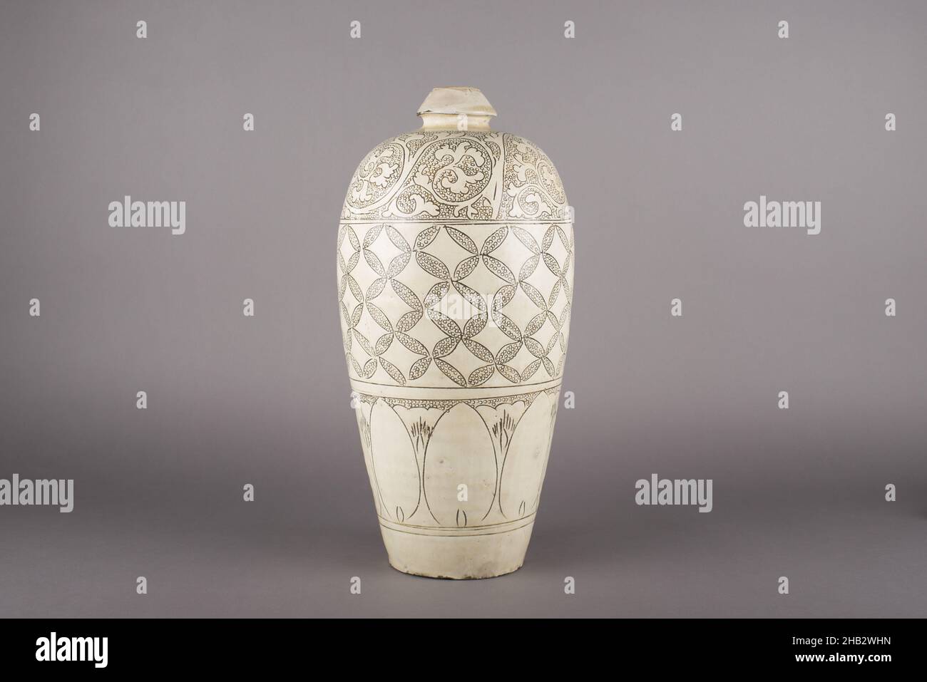 Interlocking coins hi-res stock photography and images - Alamy