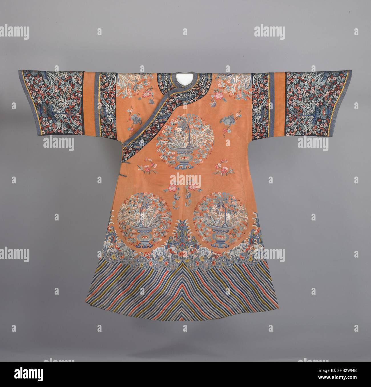 Manchu womans informal summer court robe hi-res stock photography and ...