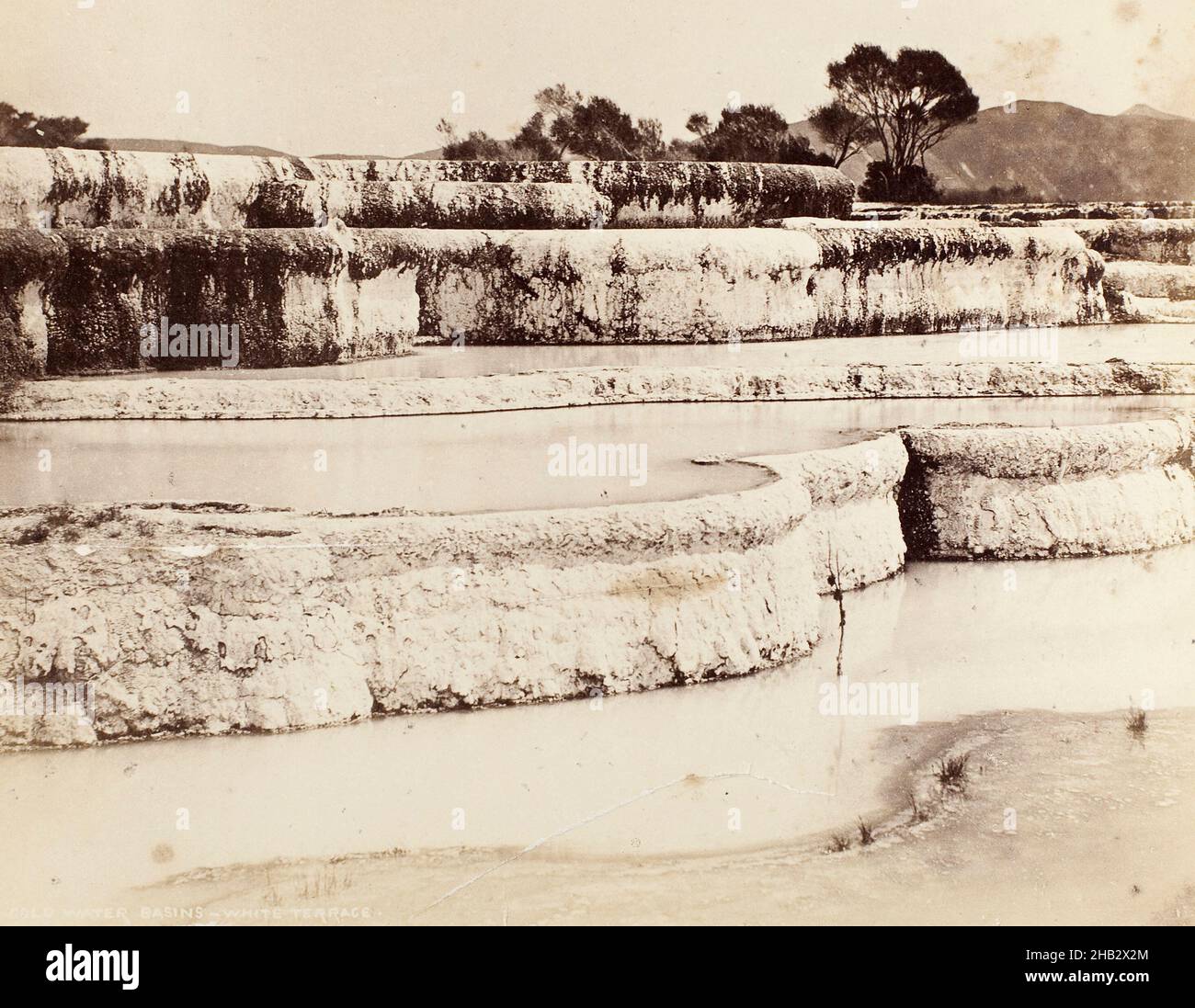 White terrace cold water basins hi-res stock photography and images - Alamy