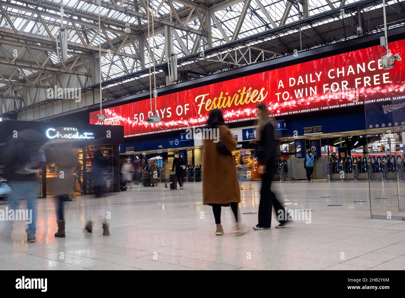 Inside waterloo station hi-res stock photography and images - Alamy