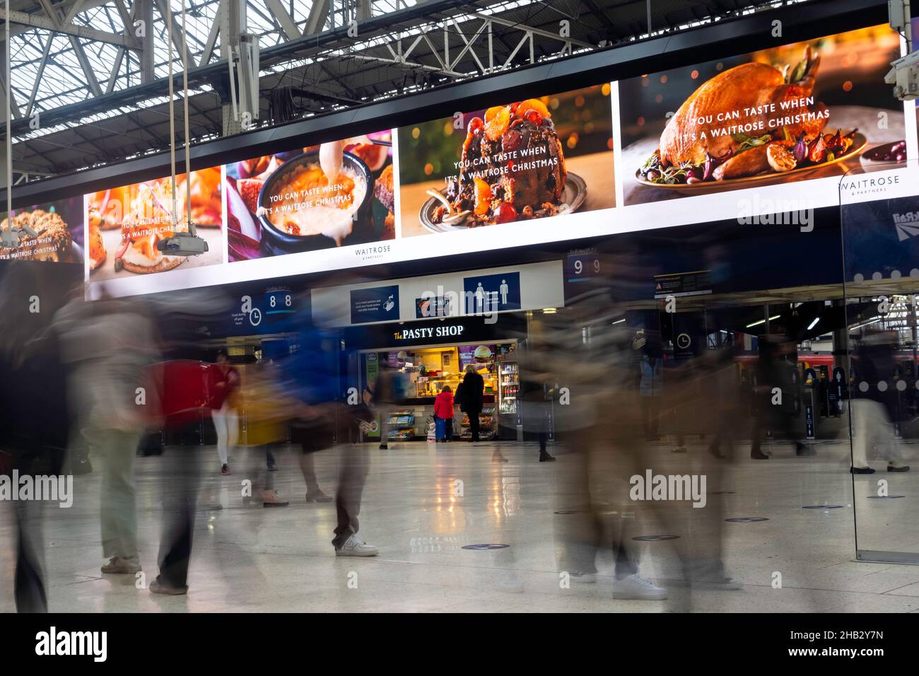 Inside waterloo station hi-res stock photography and images - Alamy
