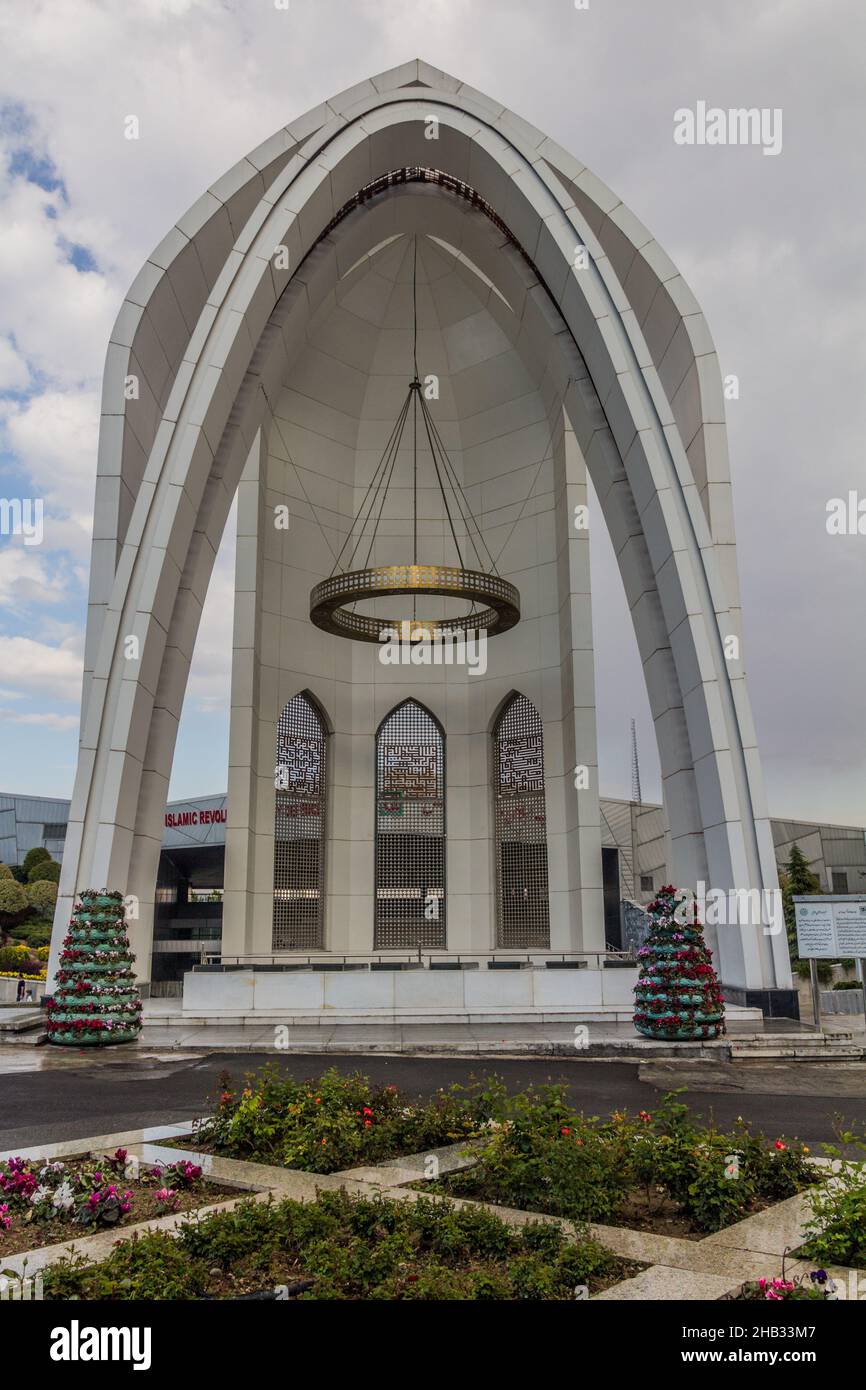 Tomb of the Unknown Soldier in front of the Holy Defense Museum in ...