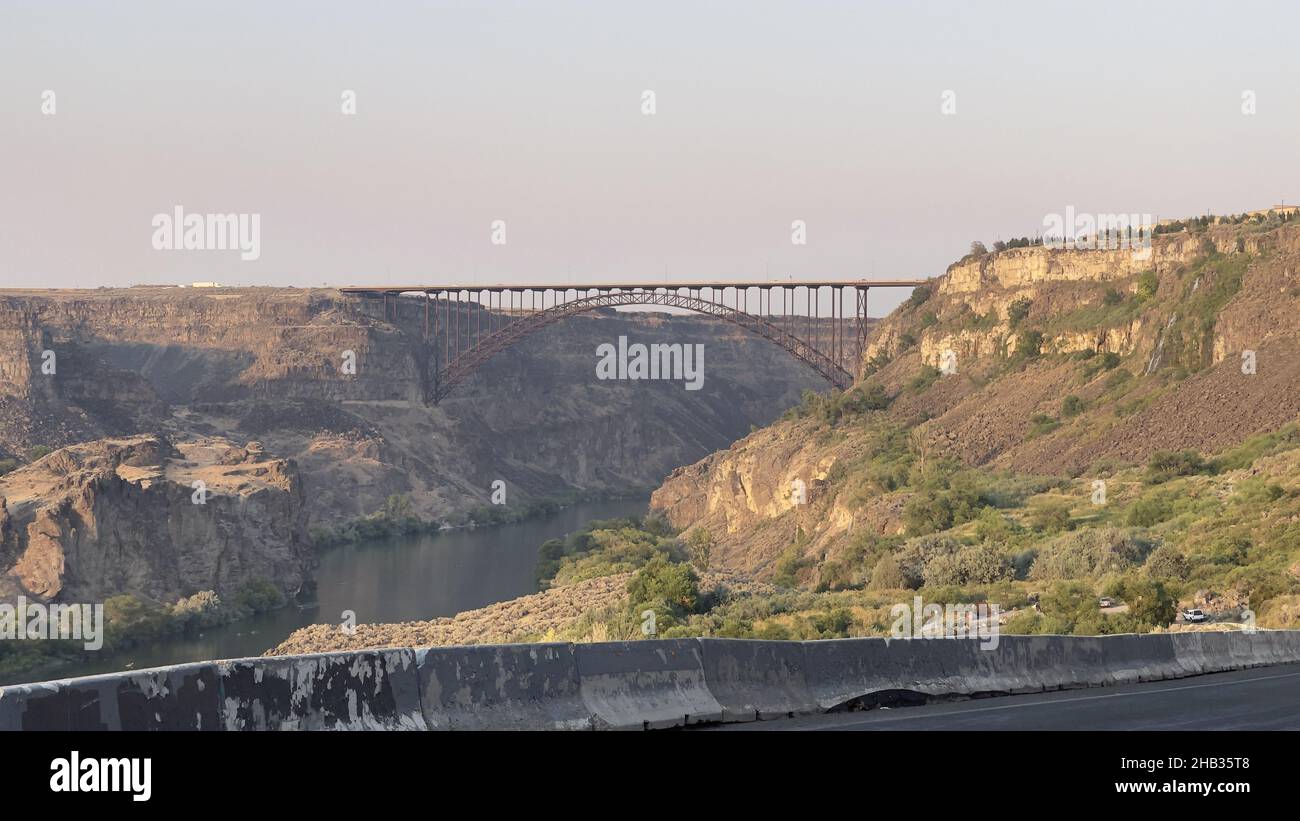 Perrine Memorial Bridge over the Snake river at the Centennial ...