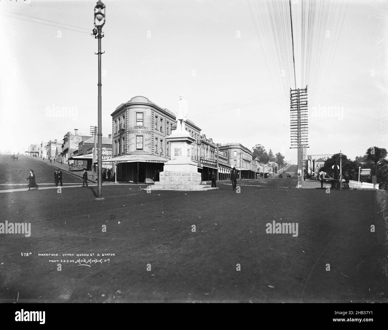 Wakefield, upper Queen Street and statue, Muir & Moodie studio ...