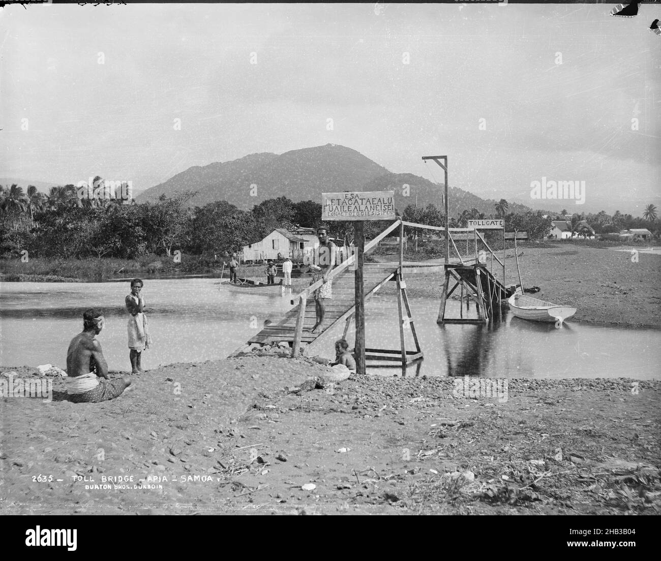 Samoan man stands hi-res stock photography and images - Alamy